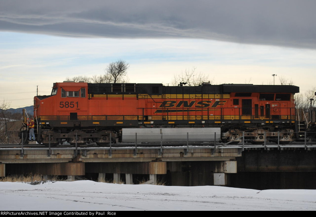 BNSF 5851